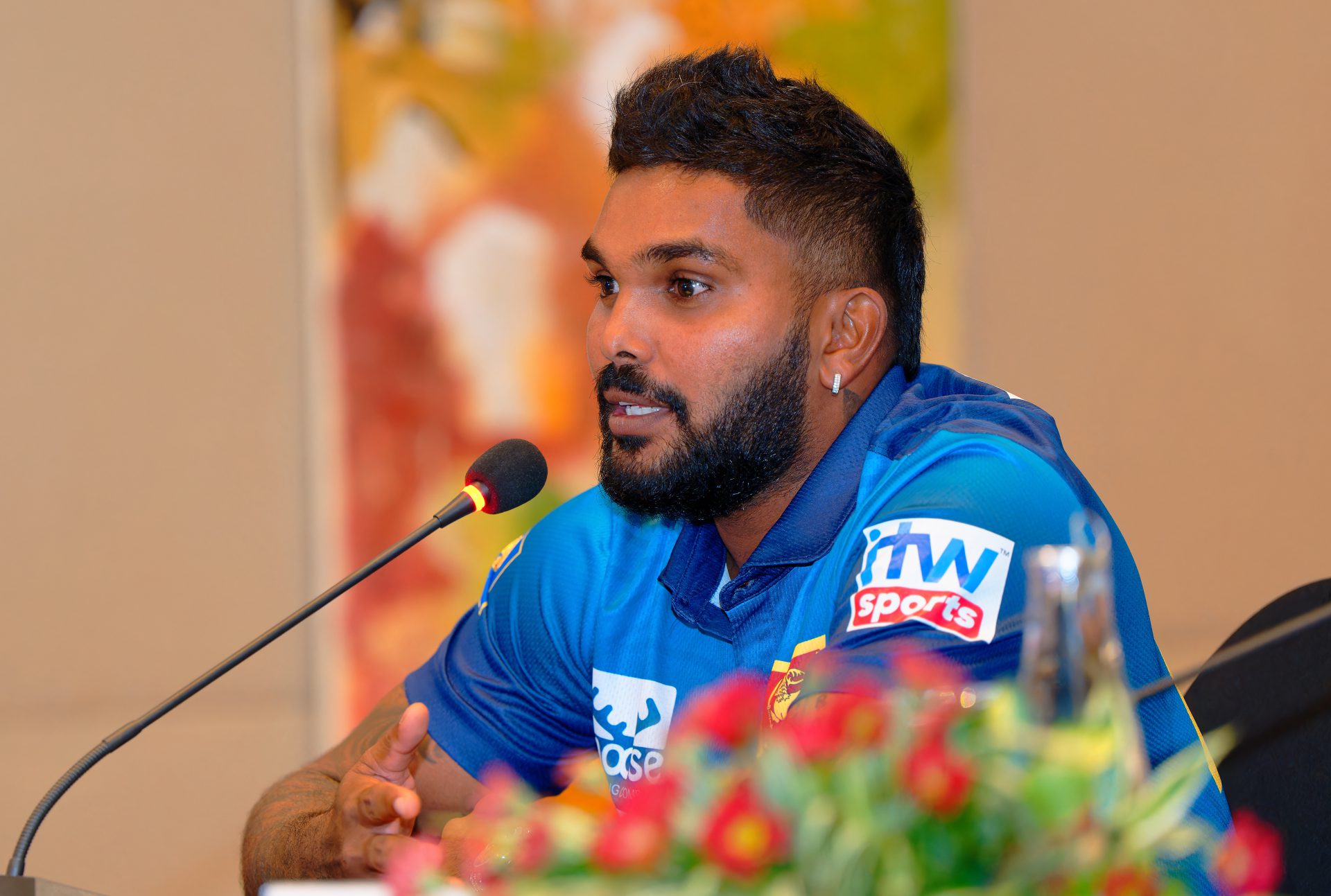 වනිඳු හසරංග නායකත්වයෙන් ඉල්ලා අස්වෙයි - Sri Lanka Cricket