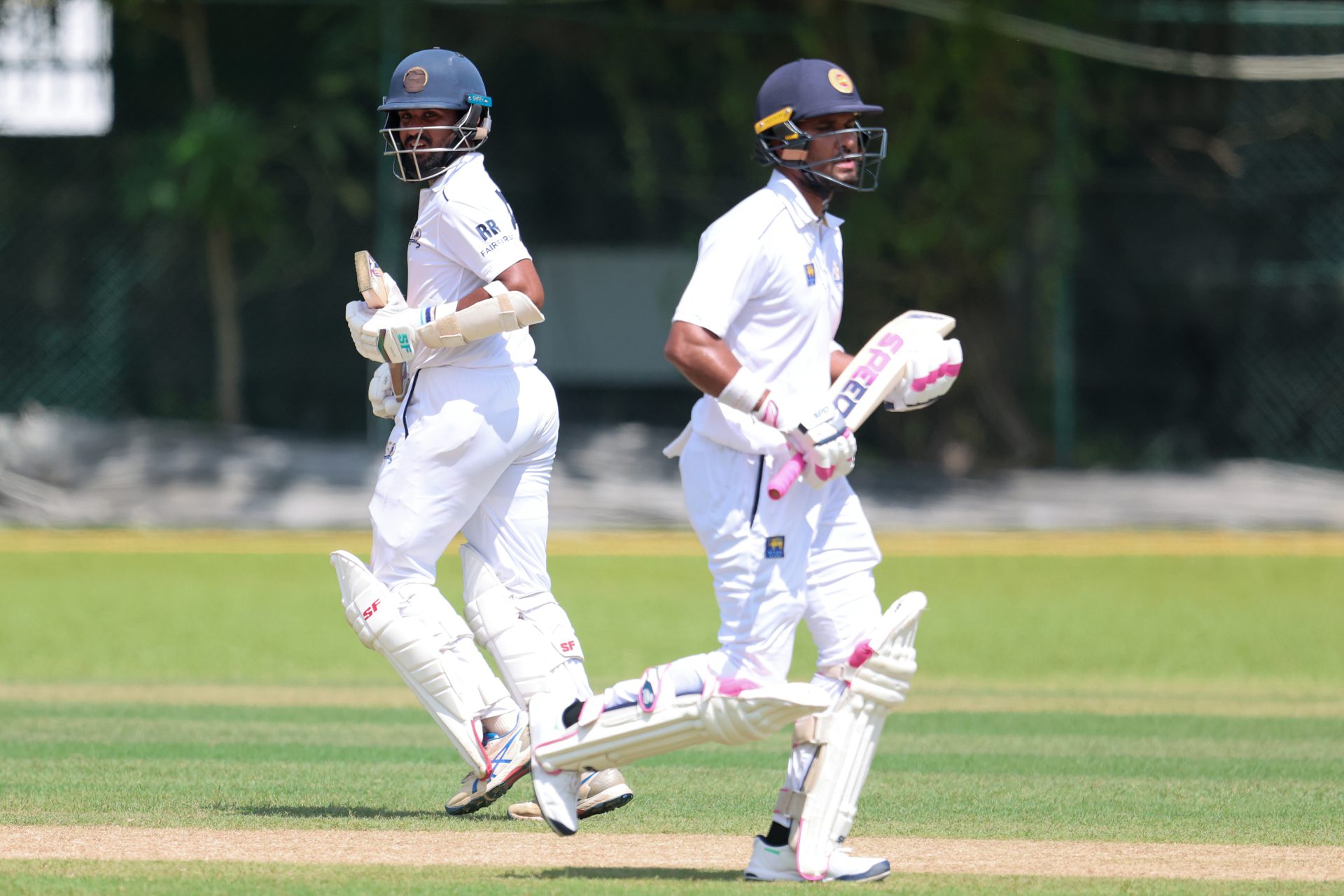 පළමු දිනයේදී පිතිකරුවන් පස්දෙනකුගෙන් ශතක - Sri Lanka Cricket